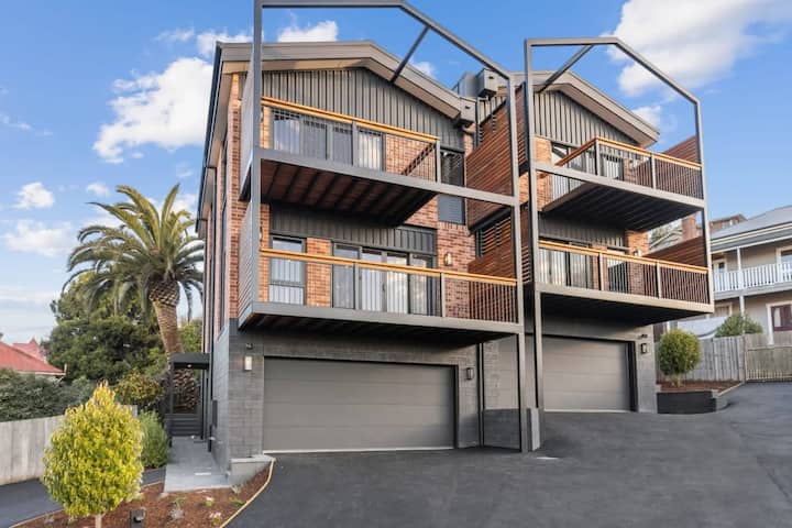 Three-story Haven River Views & Near Gorge - Riverside