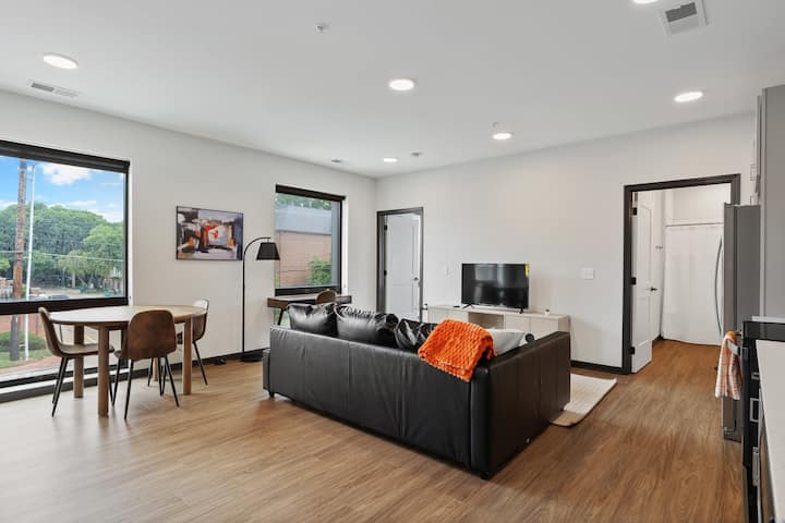 Cozysuites Mass W/ Parking, Lounge & Roof Deck #9 - Mile Square - Downtown - Indianapolis