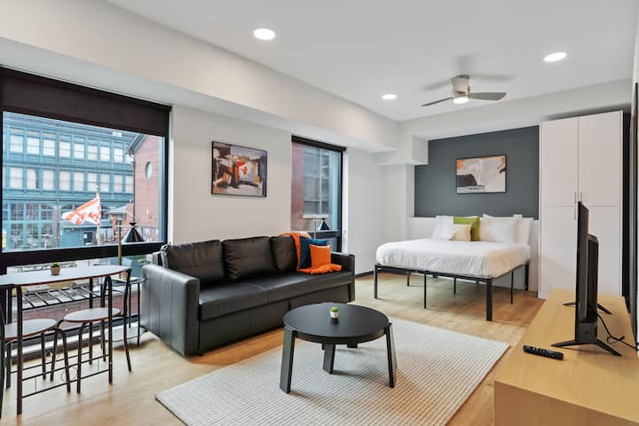 Cozysuites Mass W/ Parking, Lounge & Roof Deck #12 - Indianapolis, IN