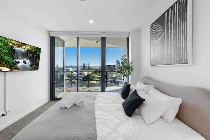 Brand New Pet Friendly Japandi Style Riverview Apt - Surfers Paradise