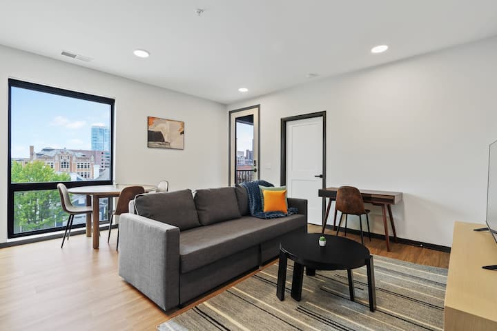 Cozysuites Mass W/ Parking, Lounge & Roof Deck #7 - Mile Square - Downtown - Indianapolis