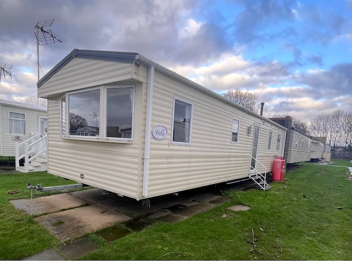 Lovely Caravan Located In An Amazing Holiday Park - Clacton-on-Sea