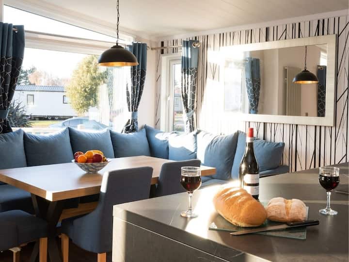 Pinewoods Saltmarsh Lodge No.3 Sleeps 7 - Wells-next-the-Sea