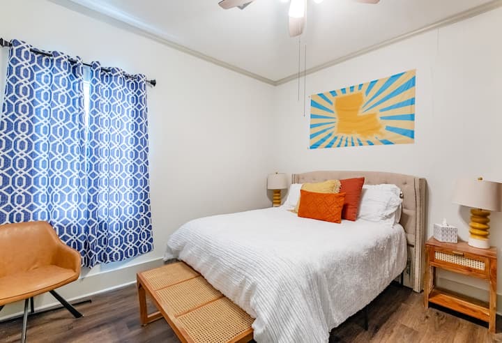 Charming 3br Historic Home On Mardi Gras Route - CAJUNDOME & Convention Center