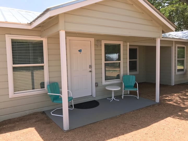 Deluxe King Suite 4 W/carport - Kerrville, TX