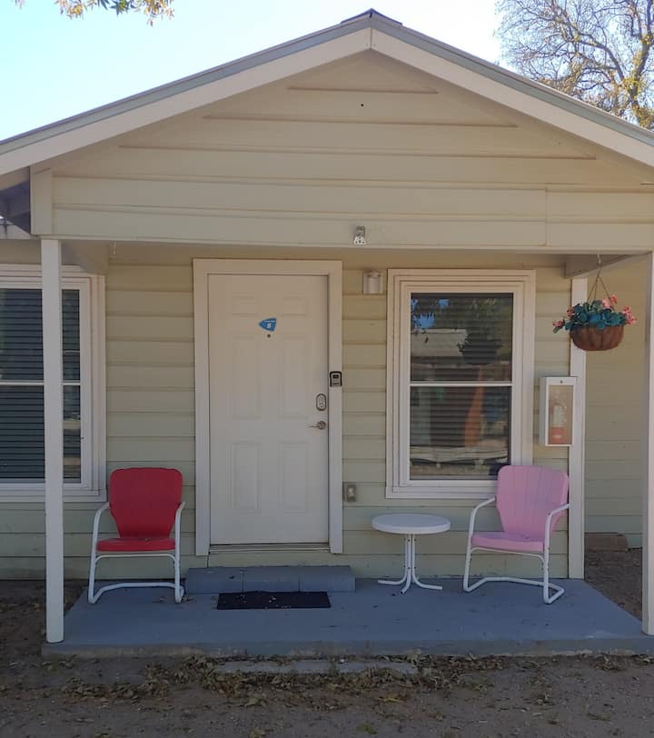 Deluxe King Suite 5 W/carport - Kerrville, TX