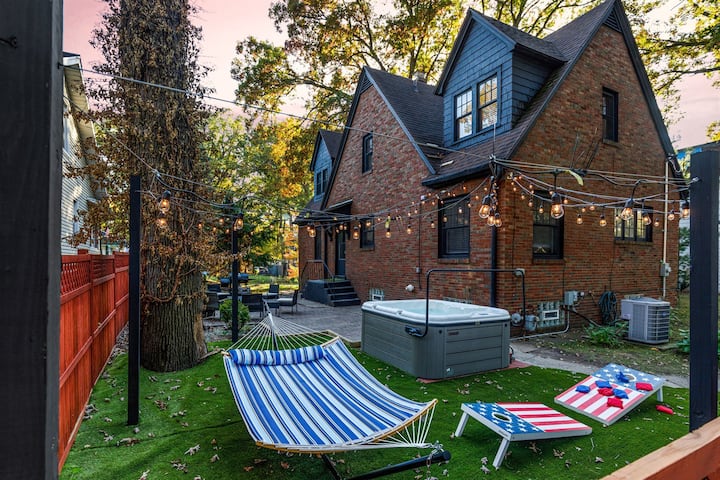Michigan City Mansion / Hot Tub / Fire Pit / Pet F - ミシガン・シティ, IN