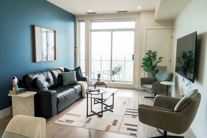 2 Bed Condo | Near Dt, Ac | Scenic Views - Calgary