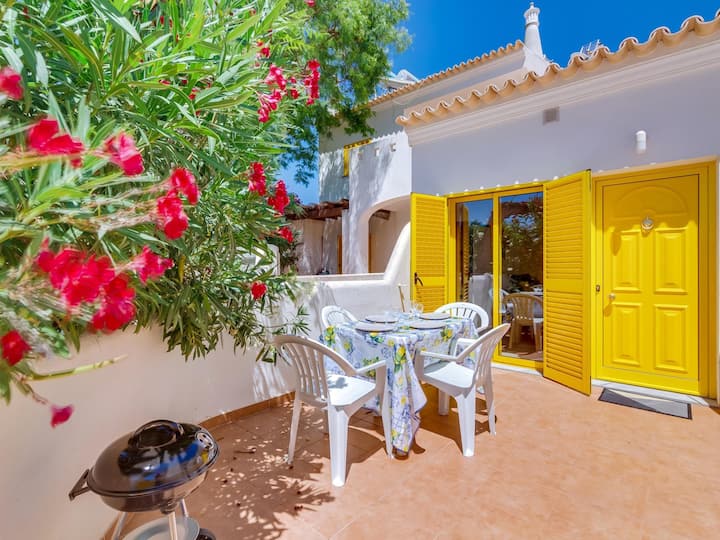 Left-side Villa- 1bdr Retreat With Bbq & Patio - Quarteira