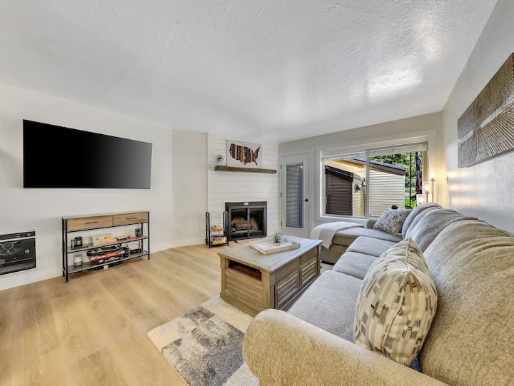 Wildflower Getaway: Prime 1st Floor Location - Brian Head, UT