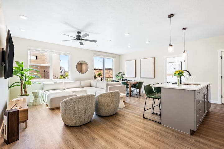 Lagoon Desert Retreat: Desert Color Lagoon - St. George, USA