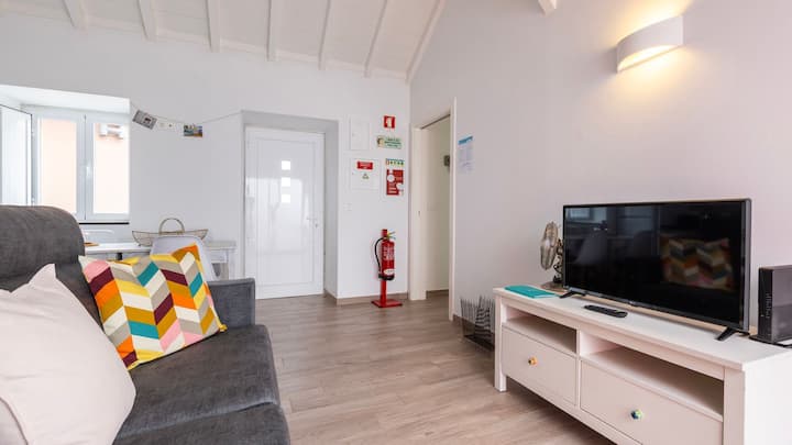 Cozy Retreat W/ Patio Near Sintra By Lovelystay - Colares