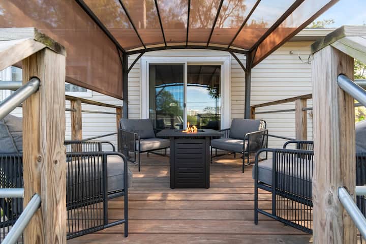 Enchanting 3br Cottage, Close To Downtown! - Omaha, NE