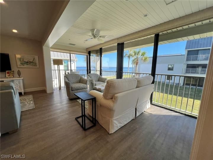 Mariner Pointe 842: Beautiful Upgrades & Bay Views - Sanibel, FL