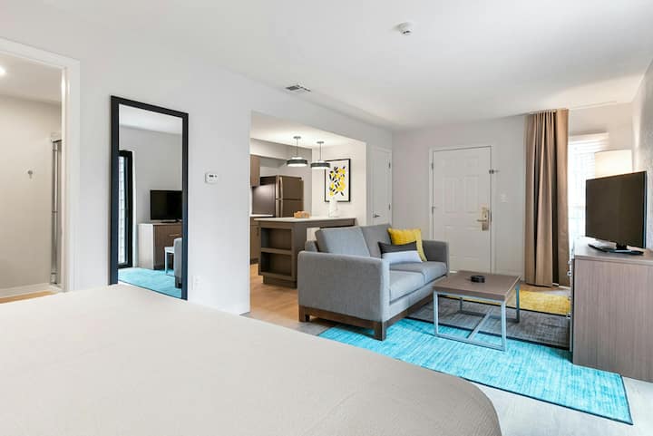 Studio Suite - Sandy Springs