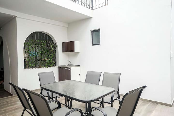 Modern Cuadruple Suite Minutes From - León