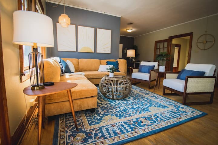 Sunshine & Sky Loft In Vibrant Downtown Greeley! - Greeley, CO