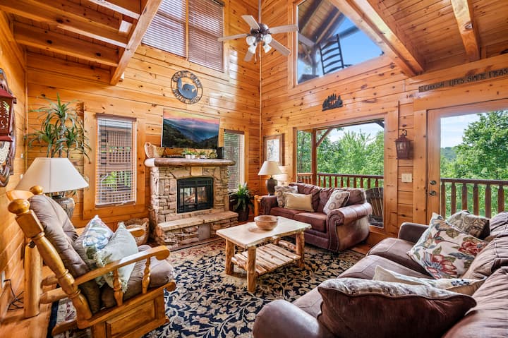 New! Resort Cabin W/hot Tub + Firepit + Game Room - Tennessee