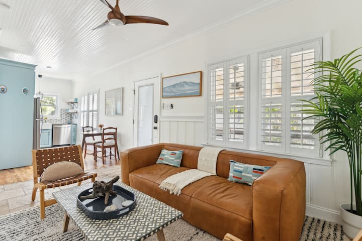 Folly Beach! Steps From Beach Access! 2br/1ba - Folly Beach, SC