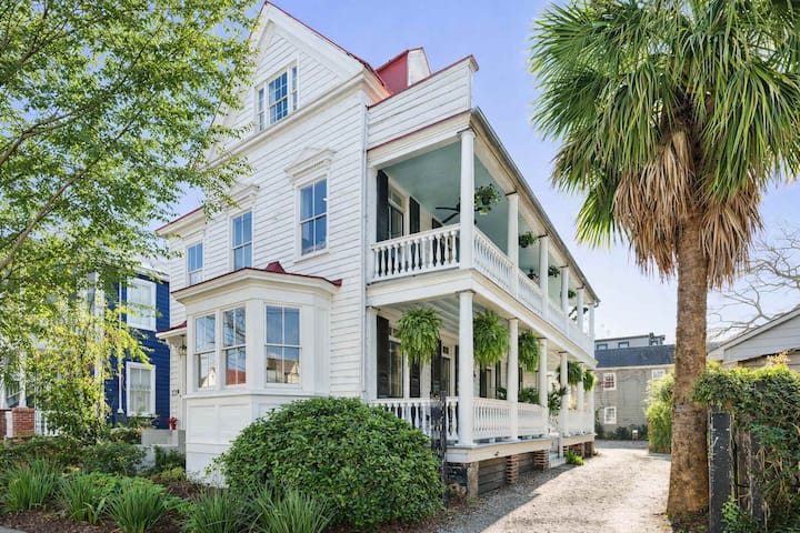 Historic Home With Large Porch + Palm Trees - Charleston, SC