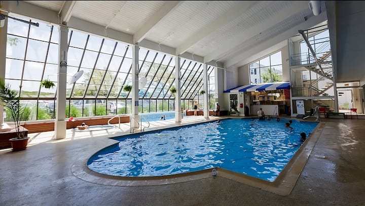 Family Ready Stay! 2 Rooms W/ Beach & Pool Access - Falmouth