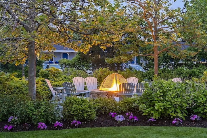 High Tides And Good Vibes! 4 Ocean View Units! - Falmouth, MA