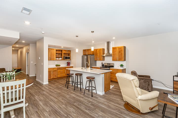 Cozy, Charming Vacation Oasis Near Downtown Fargo. - NDSU, Fargo