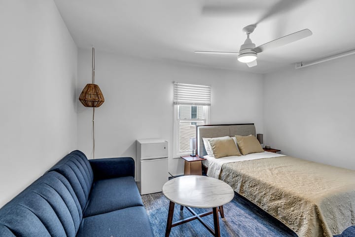 Fully Renovated 2 Br Oceangrove Penthouse Suite #8 - Belmar, NJ