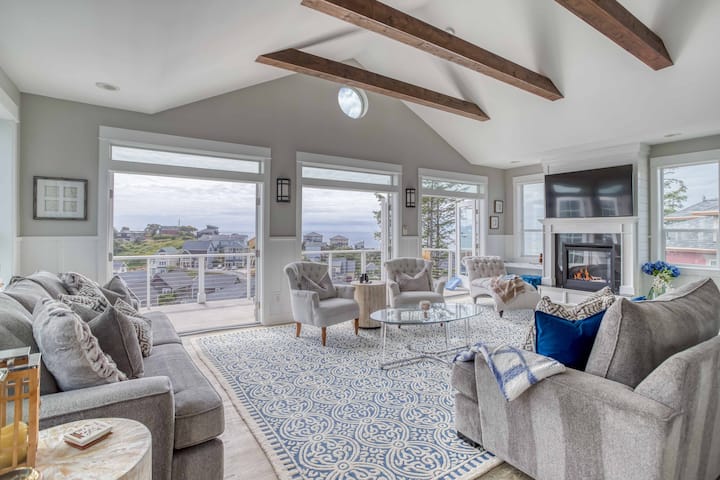 Ocean View + Double Decks + Hot Tub + King Suite! - Lincoln City, OR