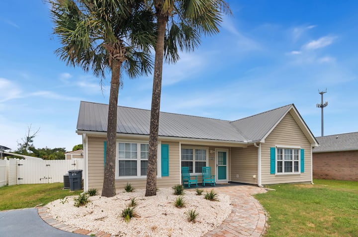 "A Wave From It All", Hot Tub, Fenced In Yard! - Mexico Beach, FL