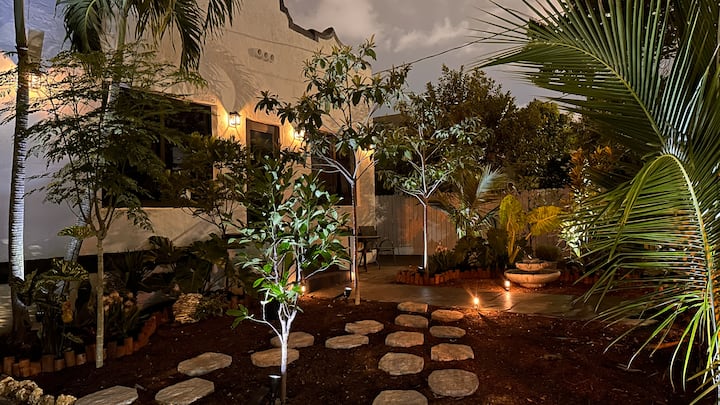 Charming Home Close To Beaches & Downtown - Miami, FL