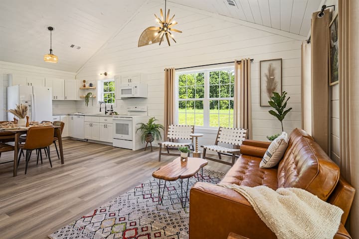 Your Ideal Retreat Cozy Cabin & Relaxing Vibes - Pigeon Forge, TN