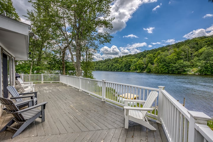 Lakefront Jewel By: Evergreen Home - The Berkshires, MA