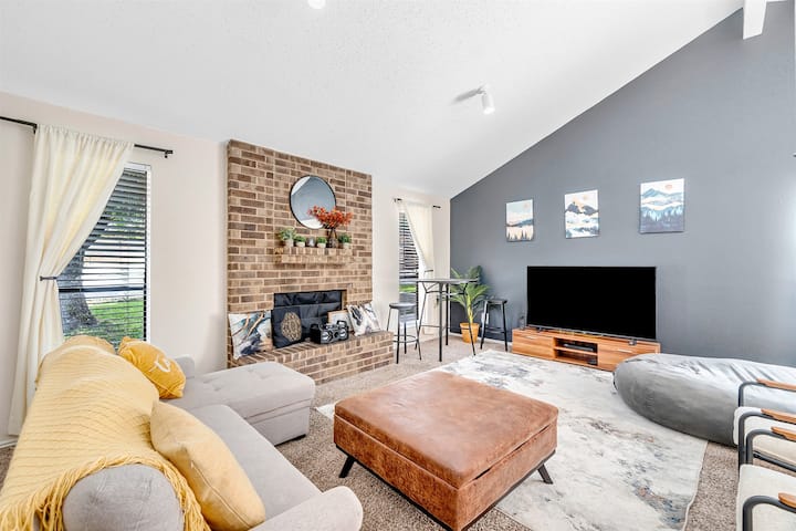 Spacious 3 Bedroom | 2 Bath Home With 6 Beds - Camino Real – San Antonio