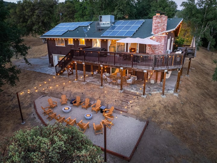 New! Lookout Lodge W/ Hot Tub, Firepits, Game Room - Bass Lake, CA
