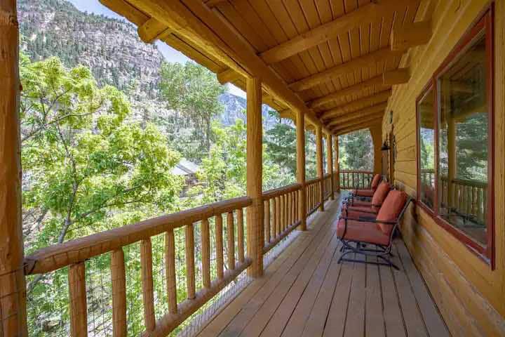 Ouray Log Cabin -Sleeps 8 + 2 Children - Ouray, CO