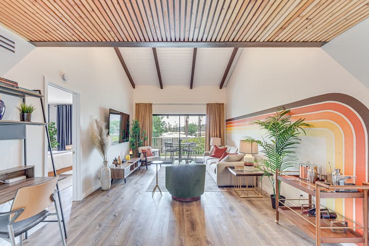 Resort-style Pools: Vibrant Condo In Palm Springs - Palm Springs, CA