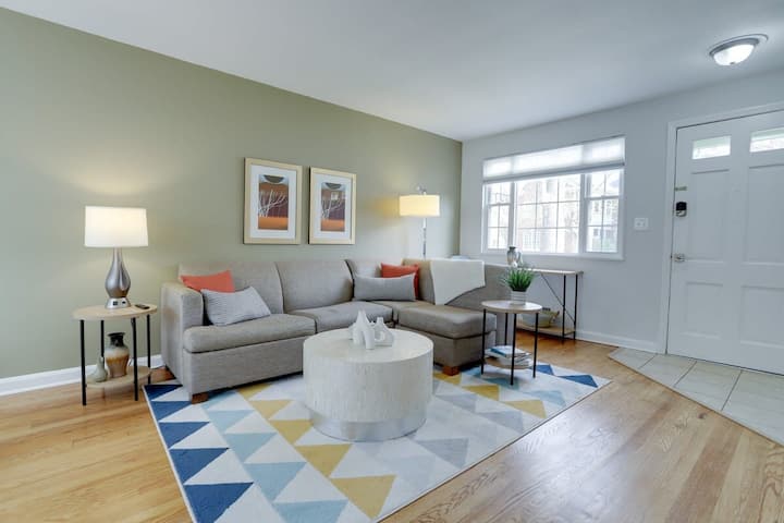 Sojourn Old Town Alexandria 3 Br W/ Relaxing Patio - Alexandria, VA