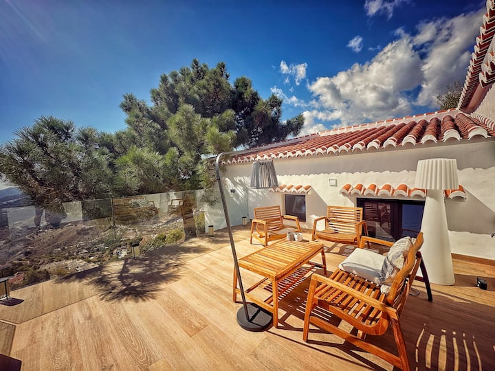 2 Bed Villa - Sleeps 4 - Hot Tub - Parking - Cómpeta