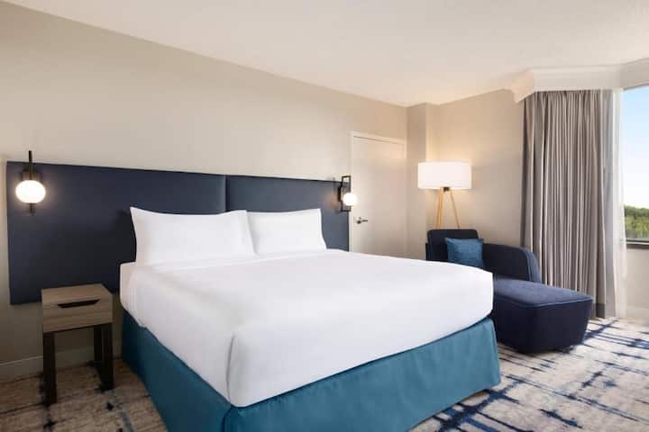 Standard King Room Near Wesbanco Bank Wdc - Maryland