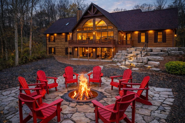 Hidden Hills Estate | Indoor Pool · Sauna · Luxe - Point Beach State Forest, Two Rivers