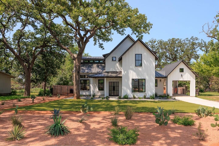 Luxehaus With Pool And Spa - Fredericksburg, TX