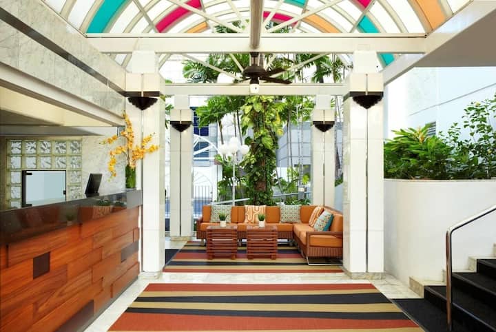 Heart Of Waikiki: 3 Spacious Suites W/ Living Area - Honolulu, HI
