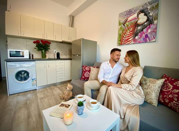 Grey City Sanctuary On Calea Victoriei - Bucarest