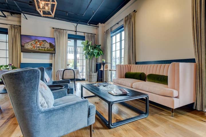 Elwood Suite, King Jr, Downtown Sophistication - Lexington, KY