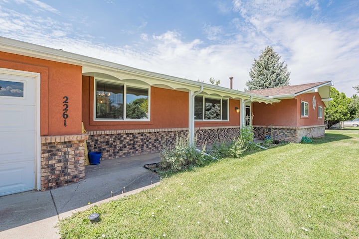 Tanglewood: Spacious Yard & Pet-friendly Retreat - Grand Junction, CO