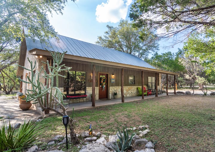 Casa De Flores - Concan, TX