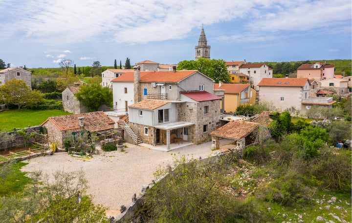 1 Bedroom Gorgeous Home In Poljica - Cres