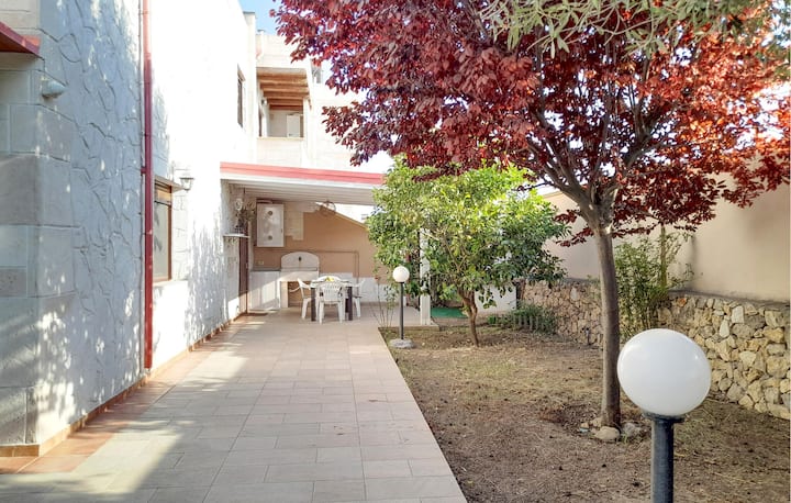 2 Bedroom Nice Home In Taranto - Taranto
