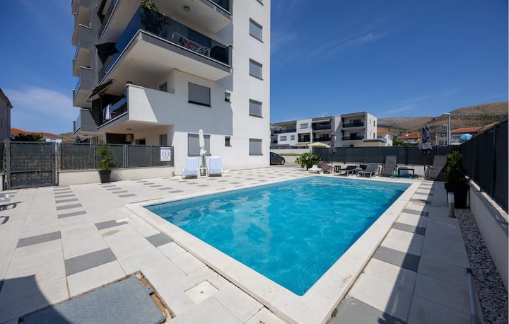 Nice Apartment In Seget Donji - Trogir